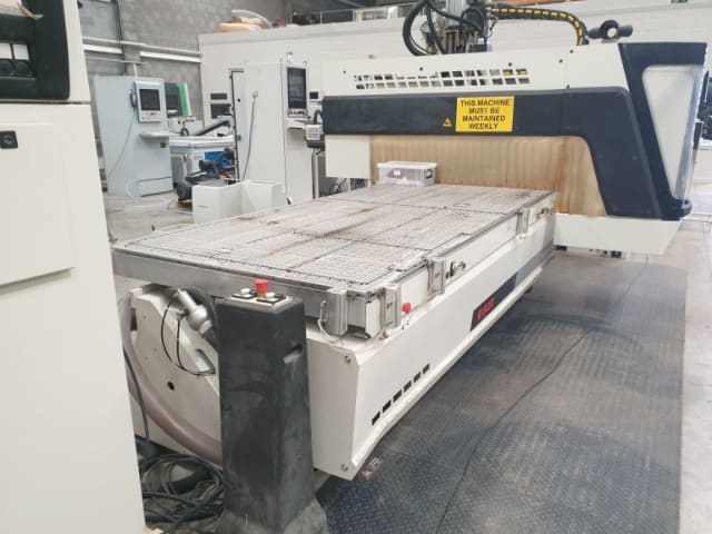 Used SCM | RECORD 125-CNC Machine Centres With Flat Table