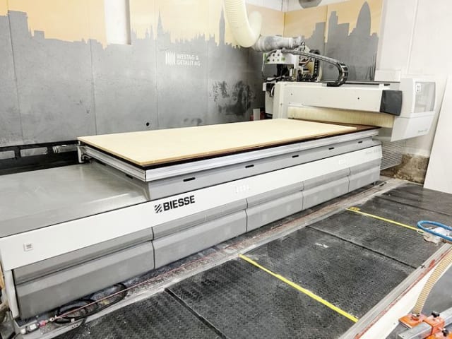 Used BIESSE | ROVER A 3.40 FT-CNC Machine Center with NESTING Table