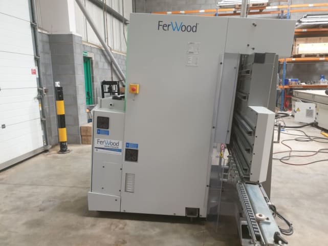 Used BIESSE | SKIPPER V31-Vertical CNC Machine Centres