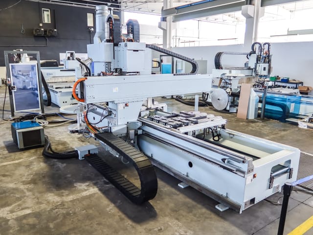 Used HOMAG | BOF 211/40/AP-CNC Machine Centres With Pod And Rail