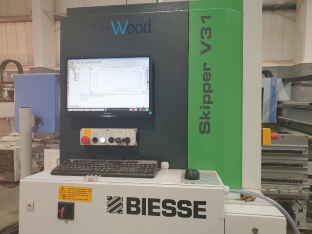 Used BIESSE | SKIPPER V31-Vertical CNC Machine Centres